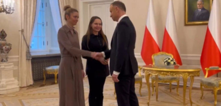 Prezydent Duda spotkał się z żonami uwięzionych posłów | Fronda.pl